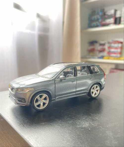 Модель автомобиля 1:43 Volvo xc90 колекционная