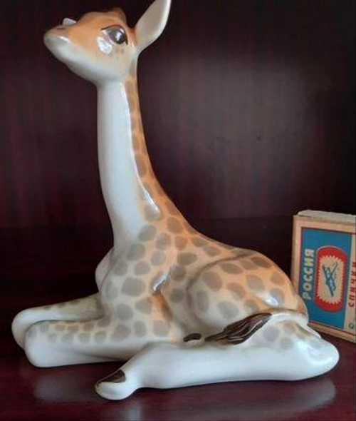 Жираф фарфор статуэтка