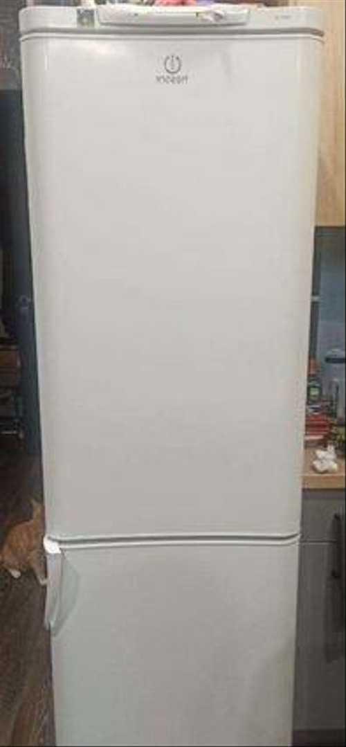 Холодильник Indesit c138nfg на запчасти