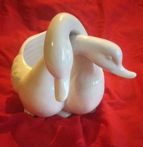 Фарфоровая ваза "Лебеди"
