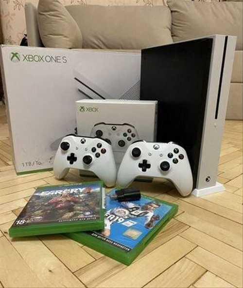 Xbox One s 1tb с дисководом + игры купленные
