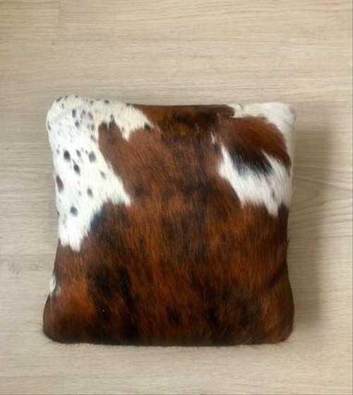 Декоративные подушки из шкуры коровы