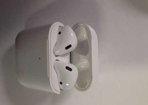 Apple AirPods 2 с беспроводной зарядкой