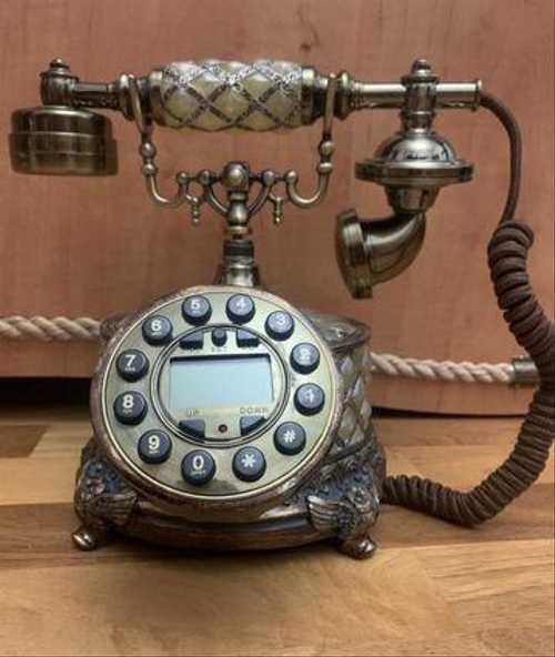 Антикварный телефон, в ретро стиле