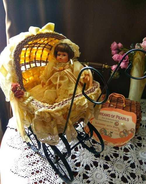 Коллекционная фарфоровая кукла с коляско