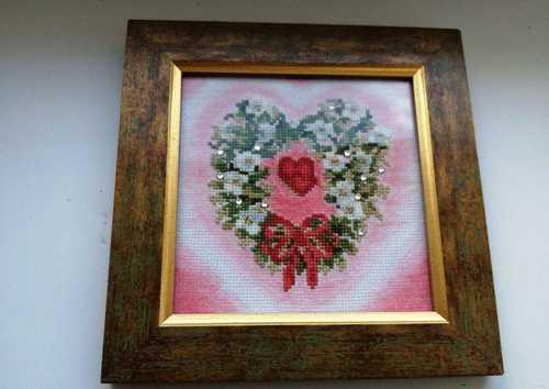Картина вышитая "Два сердца в сердце цветов"