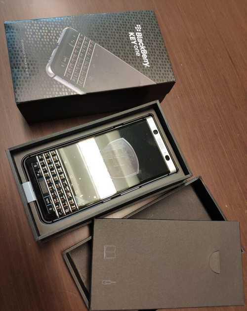 BlackBerry KEYone 32GB Silver сер-ый BBB100-2