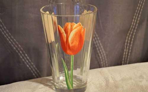 Как часто менять воду тюльпанам в вазе. Ваза тюльпан СССР. Ваза с тюльпанами. Ваза хрустальная для тюльпанов. Посуда премиум и ваза с тюльпанами.