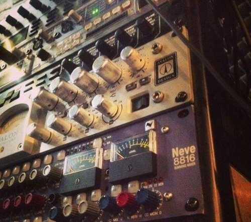 Студийный сумматор Neve 8816