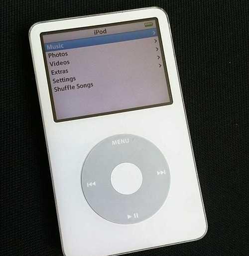 Apple iPod Classic (5ое поколение) 30GB / белый