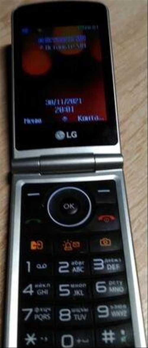 Телефон-раскладушка LG-G360 красного цвета