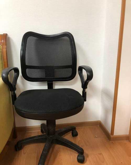 Офисный крутящийся стул