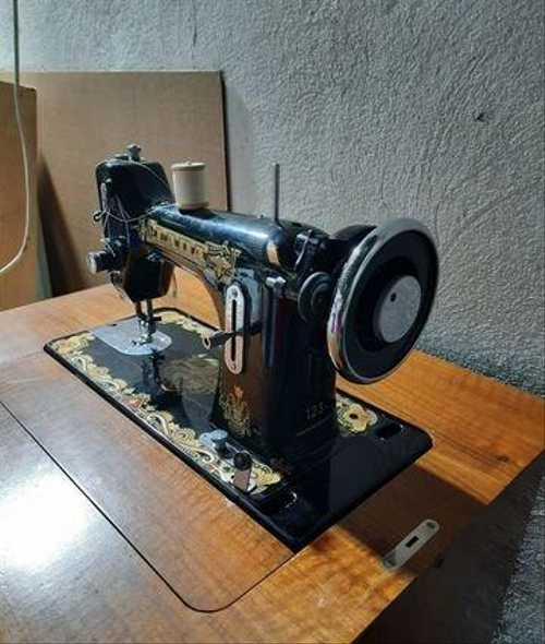 Швейная машина LADA