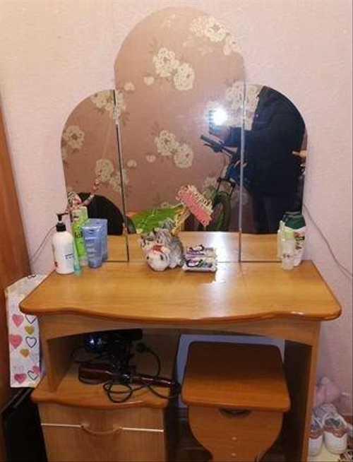Будуарный столик (туалетный столик с зеркалом)