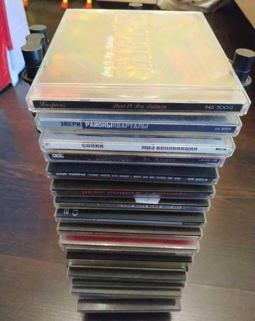 CD диски, меломан коллекция и стойка