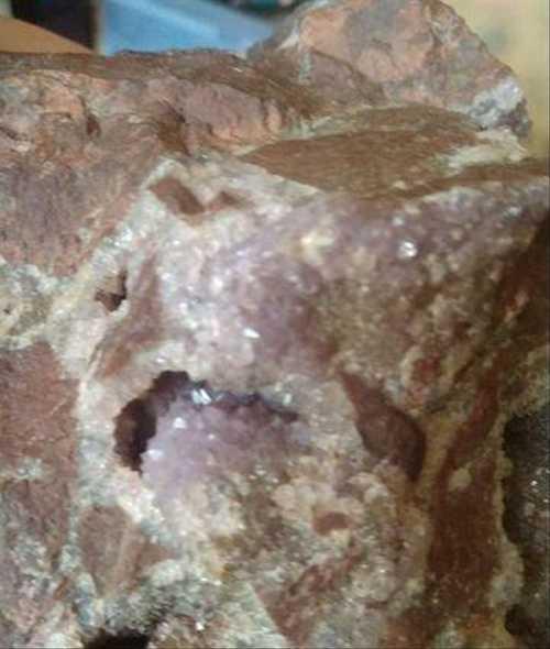 Природный камень аметист