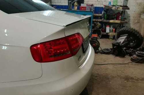 Спойлер Audi A4 b8 на багажник лип