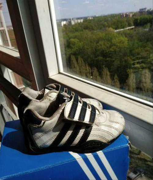 Кроссовки Adidas