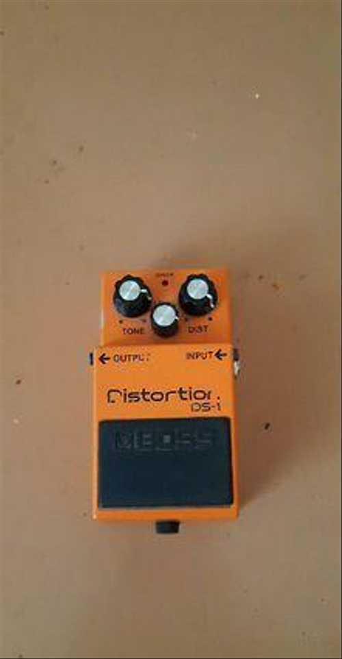 Педаль distortion boss ds1