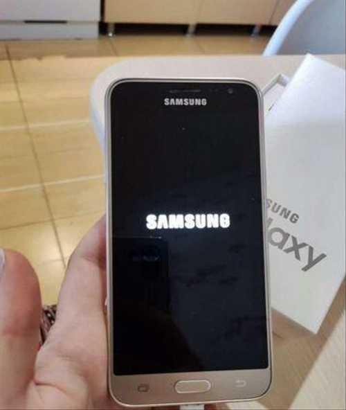 Телефон Samsung galaxy J3