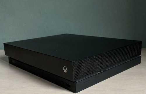 Приставка Xbox One X 1 тб + игры