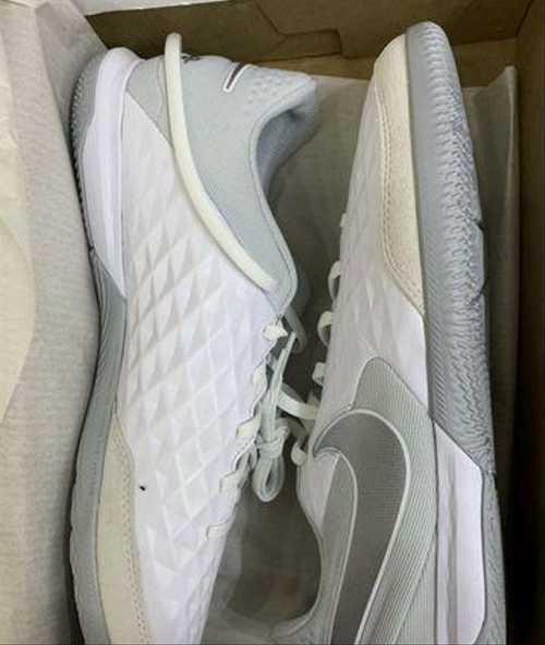 Футзалки Nike Tempo