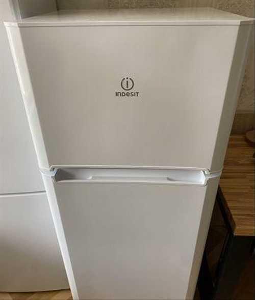 Холодильник Indesit TIA 140