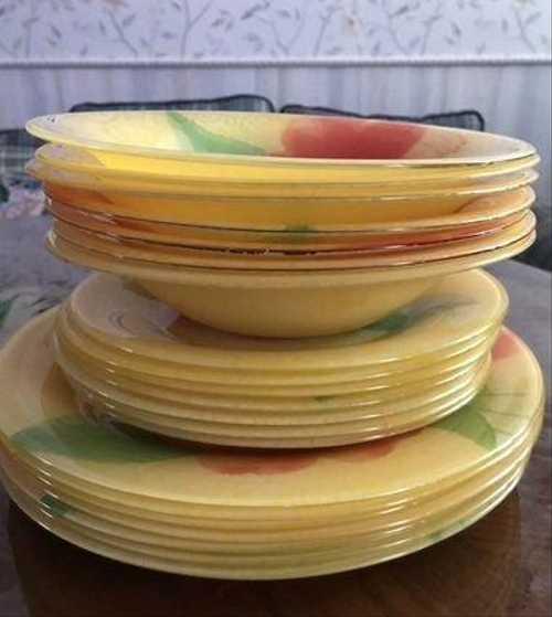 Столовый набор тарелок