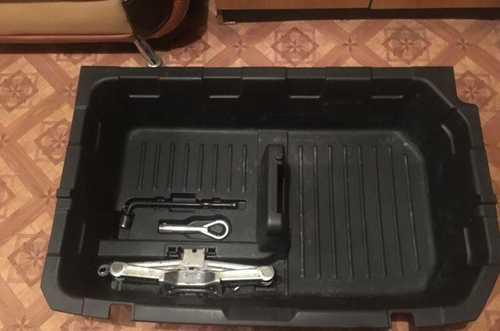 Автомобильные инструменты в багажник