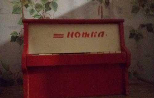 Старинный детский музыкальный инструмент