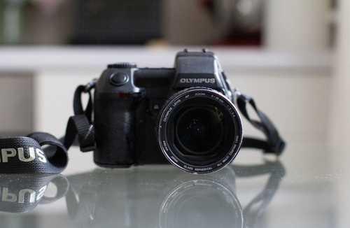 Цифровая зеркальная камера Olympus Camedia E-10