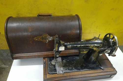 Старинная швейная машинка Зингер singer в кофре