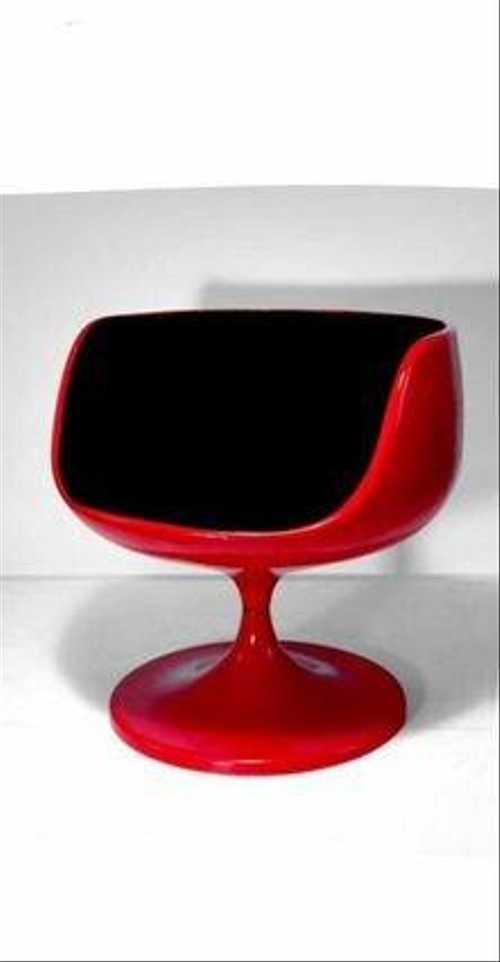 Винтажный стул красный