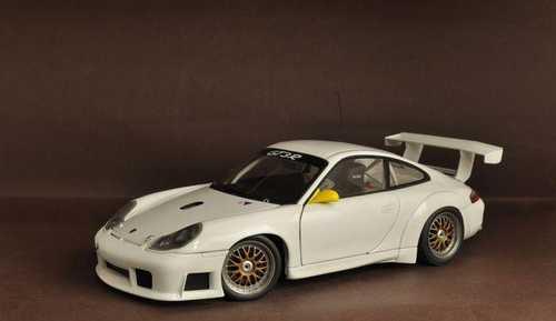 Autoart 77821 Porsche 911 996 Gt3r White (street)