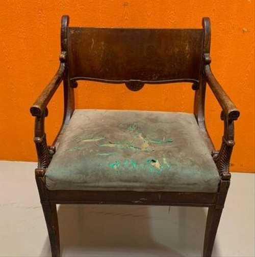 Старинное кресло в стиле ампир