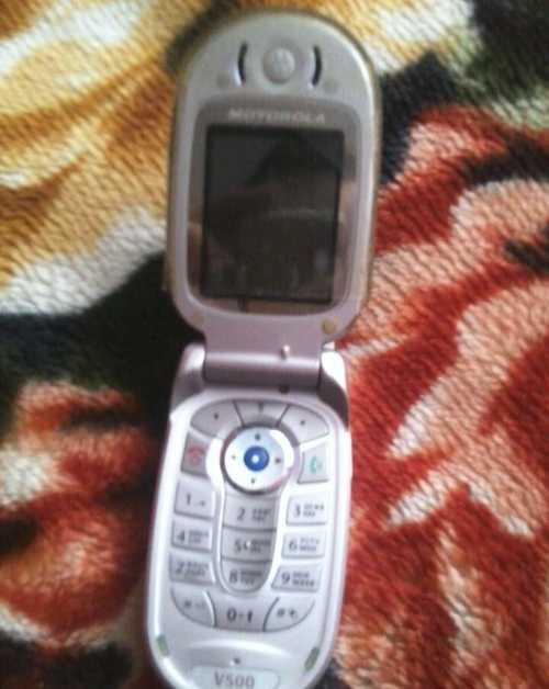 Продается мобильный телефон Motorola v500