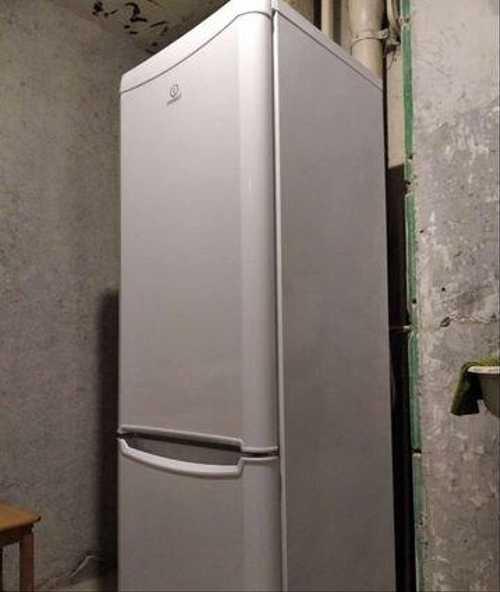 Холодильник Indesit двухкамерный