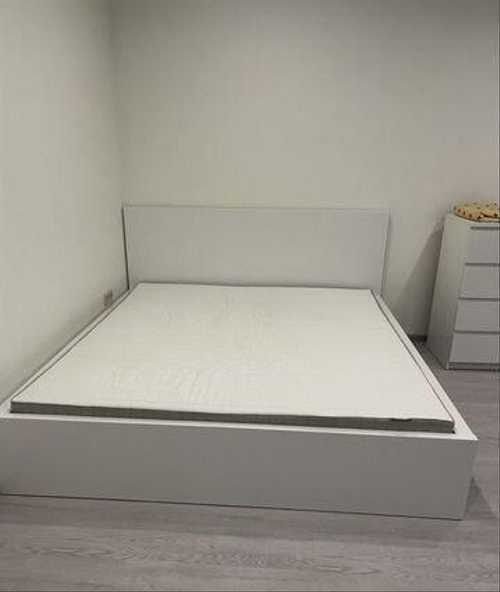 Кровать с матрасом 120х200 бу новая покупали месяц