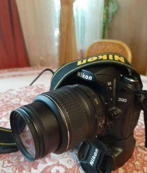 Nikon D90 с объективом Nikkor 18-55VR