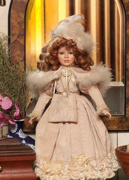 Английская кукла 4. Кукла на английском. Кукла в английском стиле. Фарфоровая кукла на англ. Куклы Англия 60 -е годы.