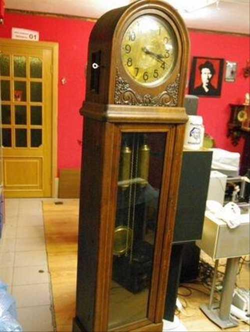 Напольные часы авито. Старинные напольные часы. Напольные старинные часы с боем. Старинные напольные часы с маятником и боем в деревянном корпусе. Часы с боем напольные маятниковые старинные.