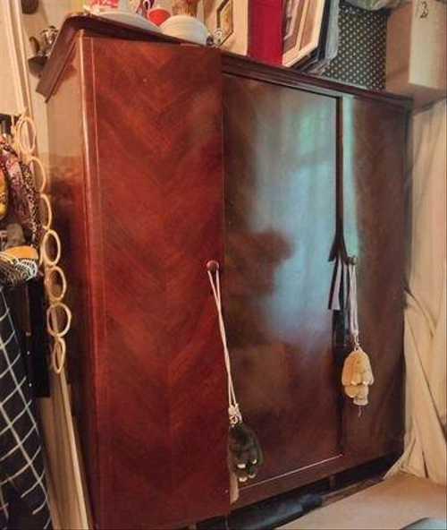 Деревянный шкаф гардероб антиквариат