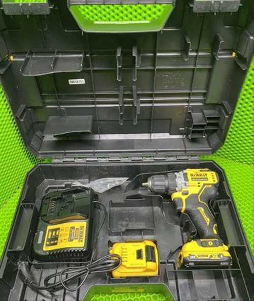 Аккумуляторная дрель-шуруповерт Dewalt DCD701