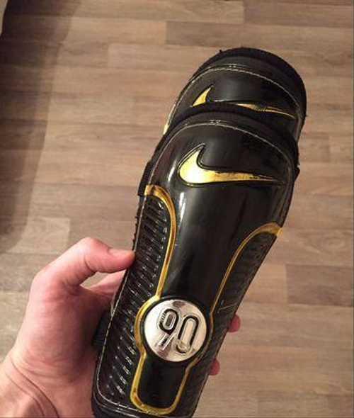 Щитки футбольные Nike T90 на липучке