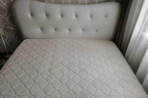 Кровать двухспальная с матрасом 1600*2000