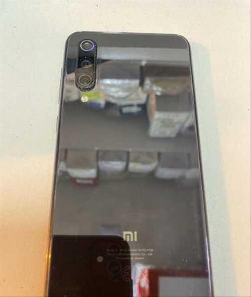 Телефон Xiaomi Mi9 SE 64gb (Разбит экран)