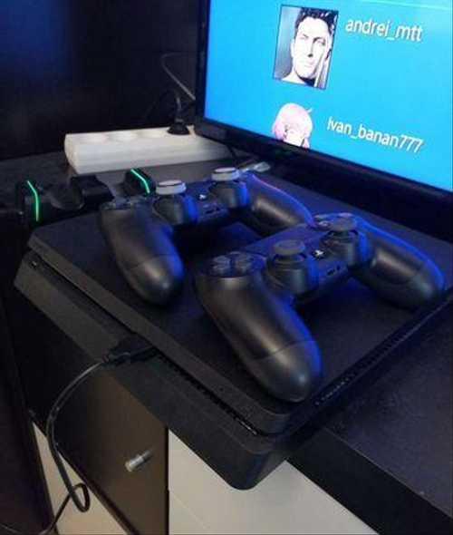 Sony PS4 с 2 геймпадами