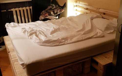 Подиум кровать из паллет