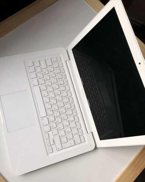 Apple MacBook White 2010 (две опер.сист. +Windows)