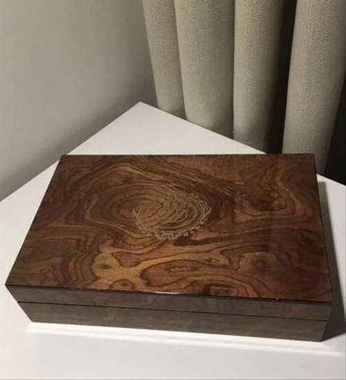 Брендовая лакированная деревянная шкатулка для дра